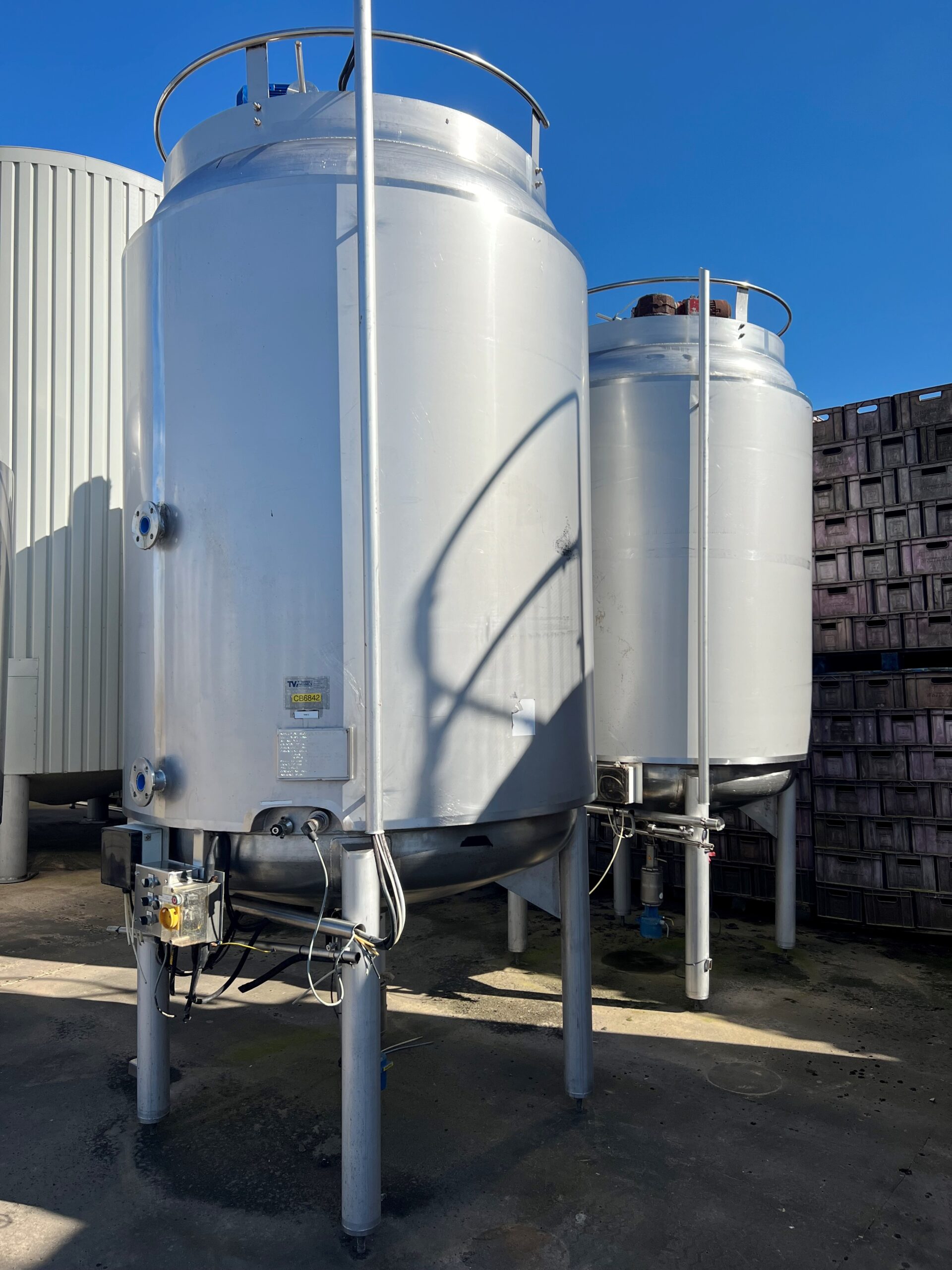 Used 4500 Litre (Gross) / 990 Gallon Capacity, Vertical Stainless Steel ...