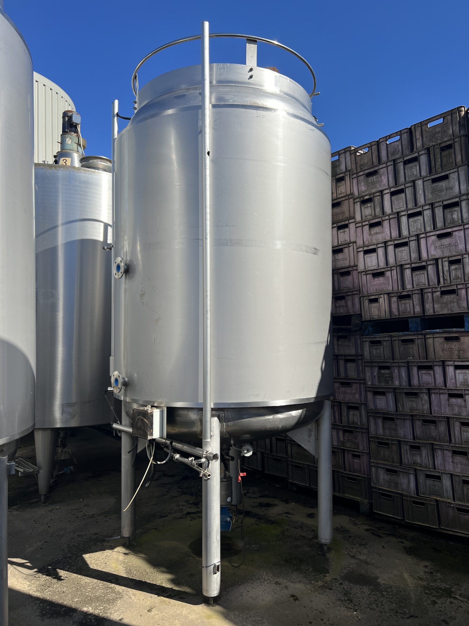 Used 4500 Litre (Gross) / 990 Gallon Capacity, Vertical Stainless Steel ...