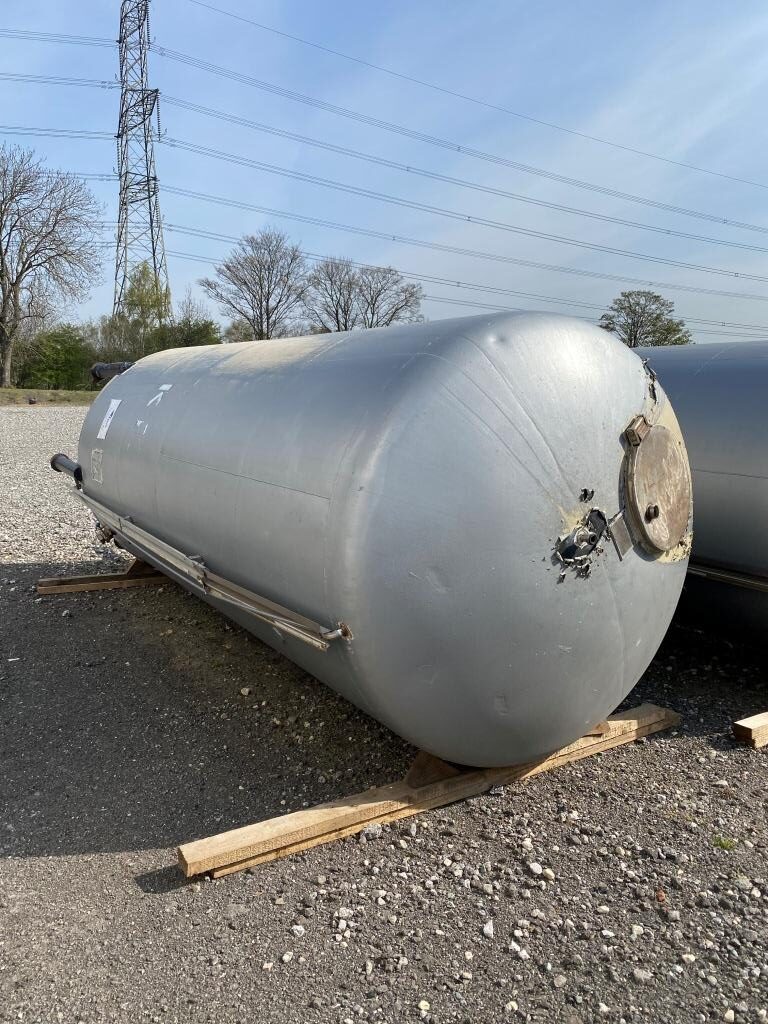 Used 10500 Litres / 2310 Gallons Vertical Stainless Steel Painted Tank ...