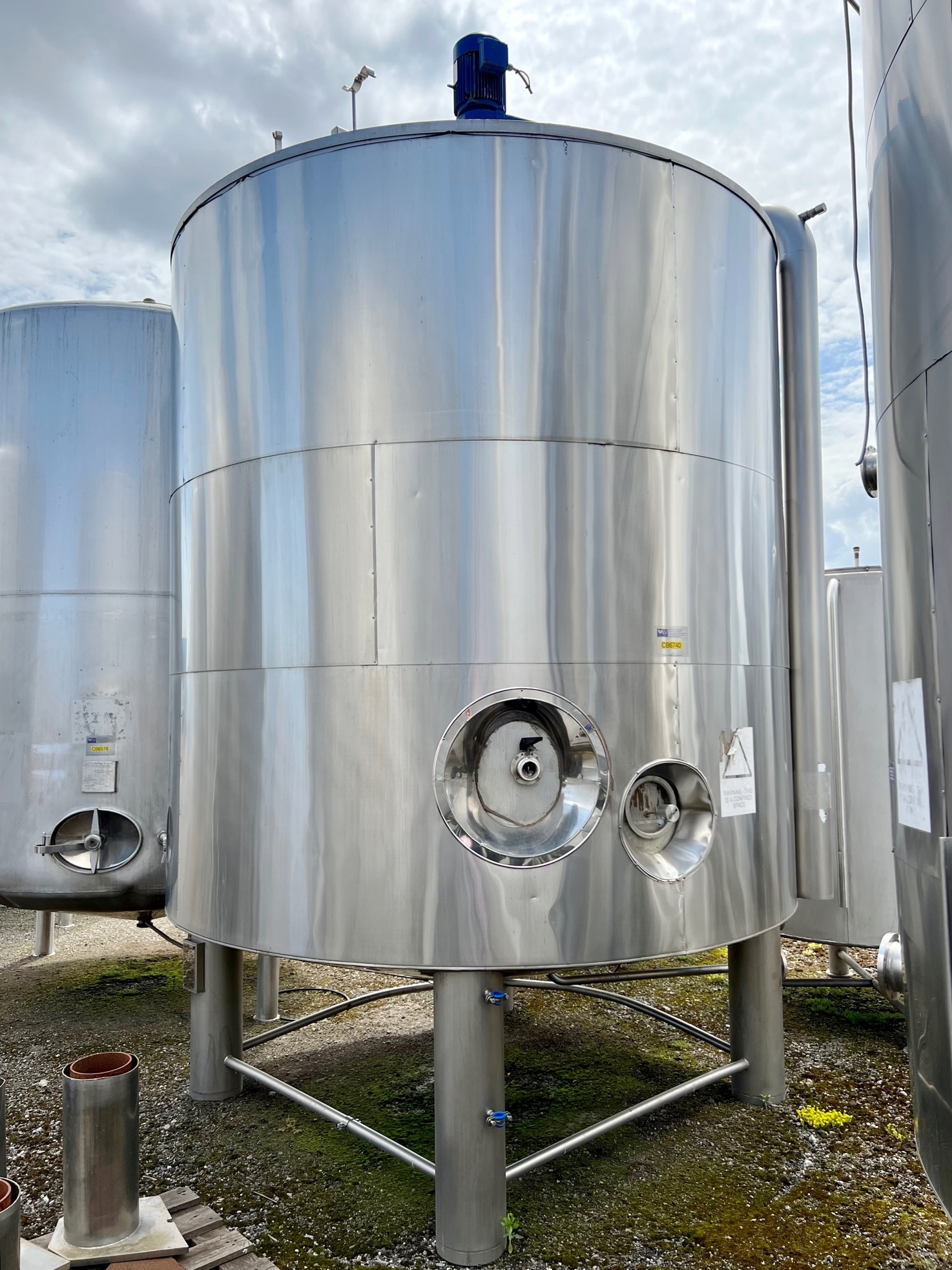 Used 11,500 Litre / 2530 Gallon Vertical Stainless Steel Tank / Vessel ...