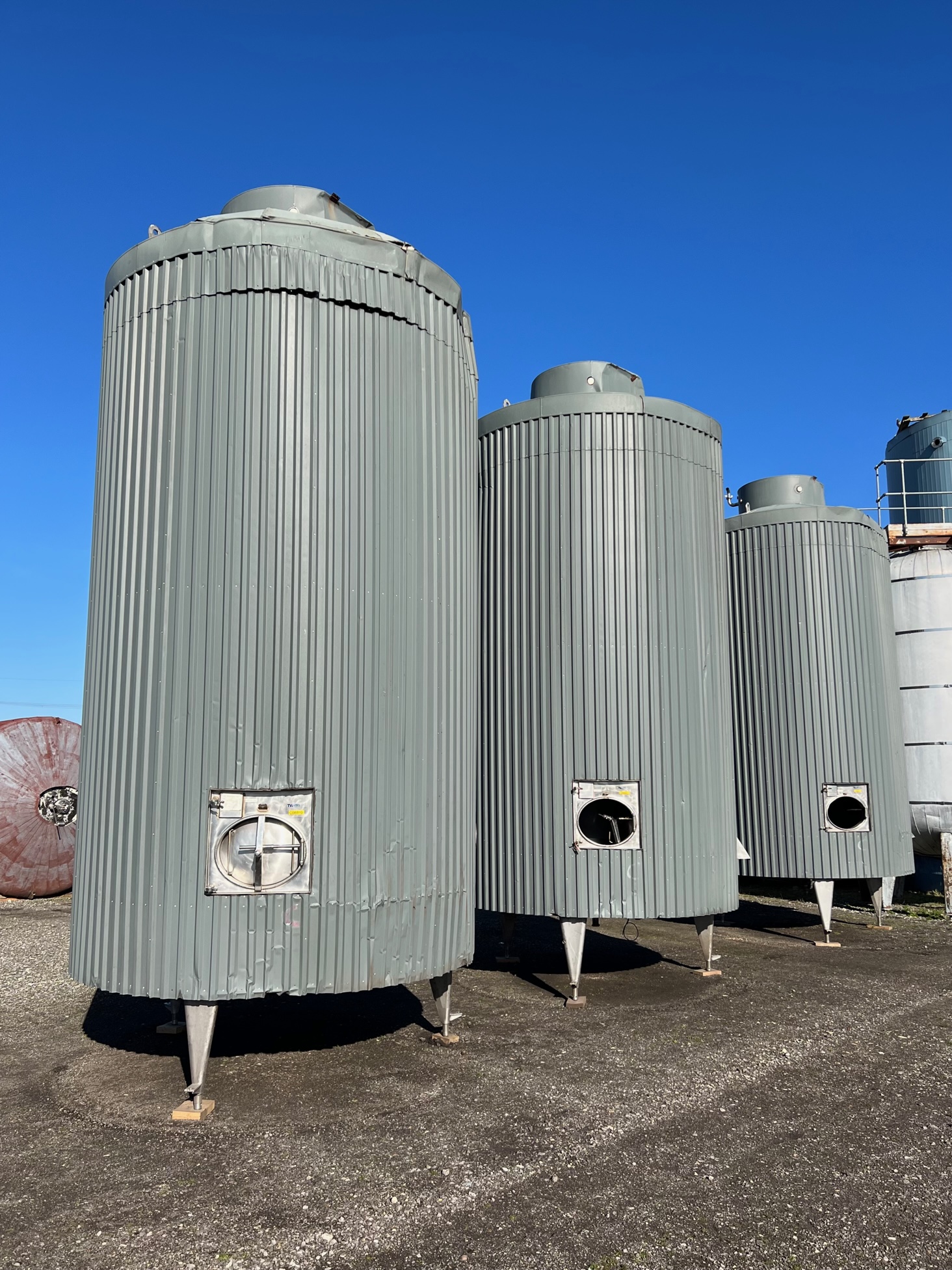 Used 23800 Litre / 5236 Gallon Capacity, Vertical Stainless Steel ...
