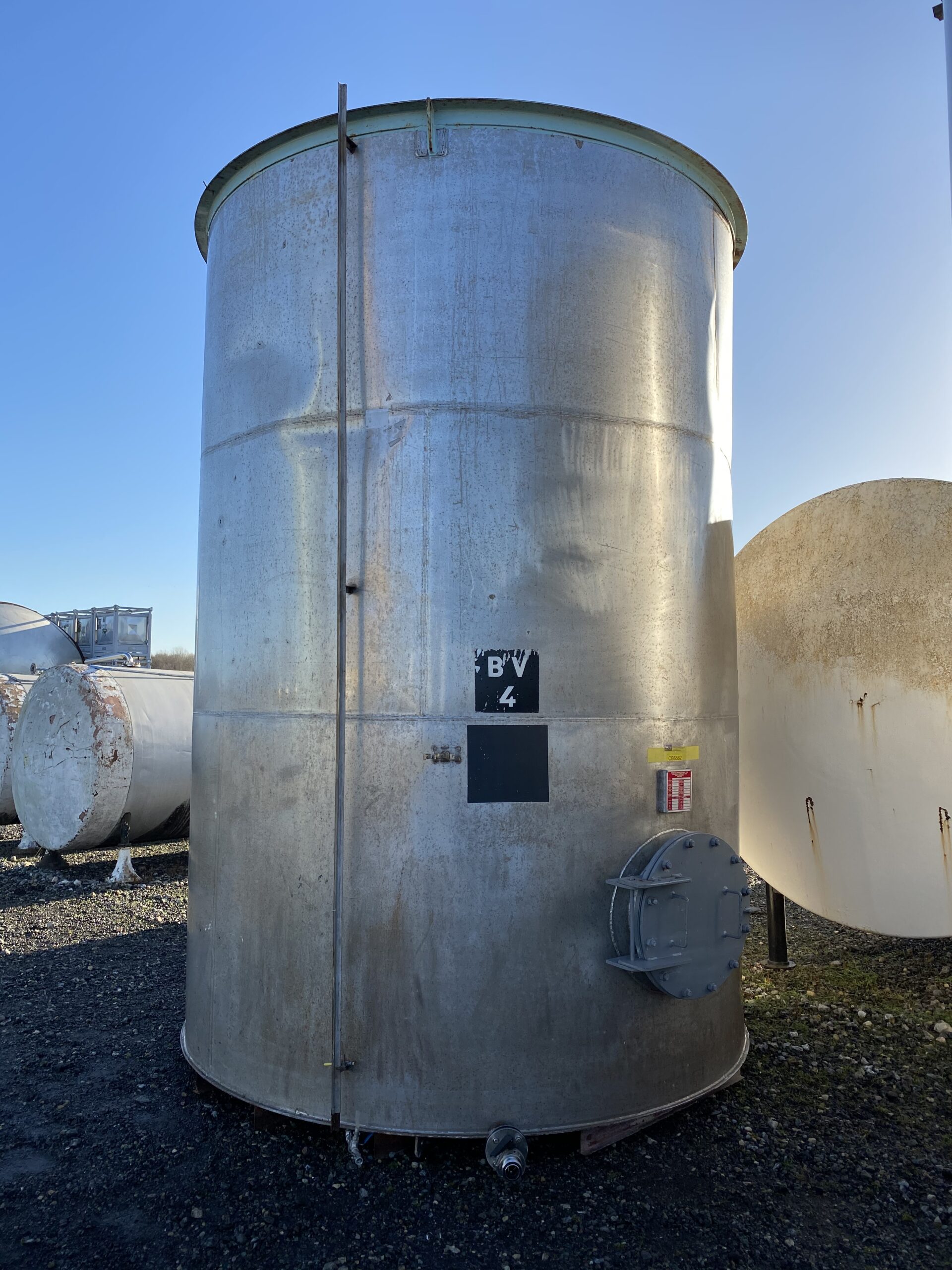 Used 23550 Litres / 5181 Gallons (Gross) Vertical Stainless Steel Flat ...