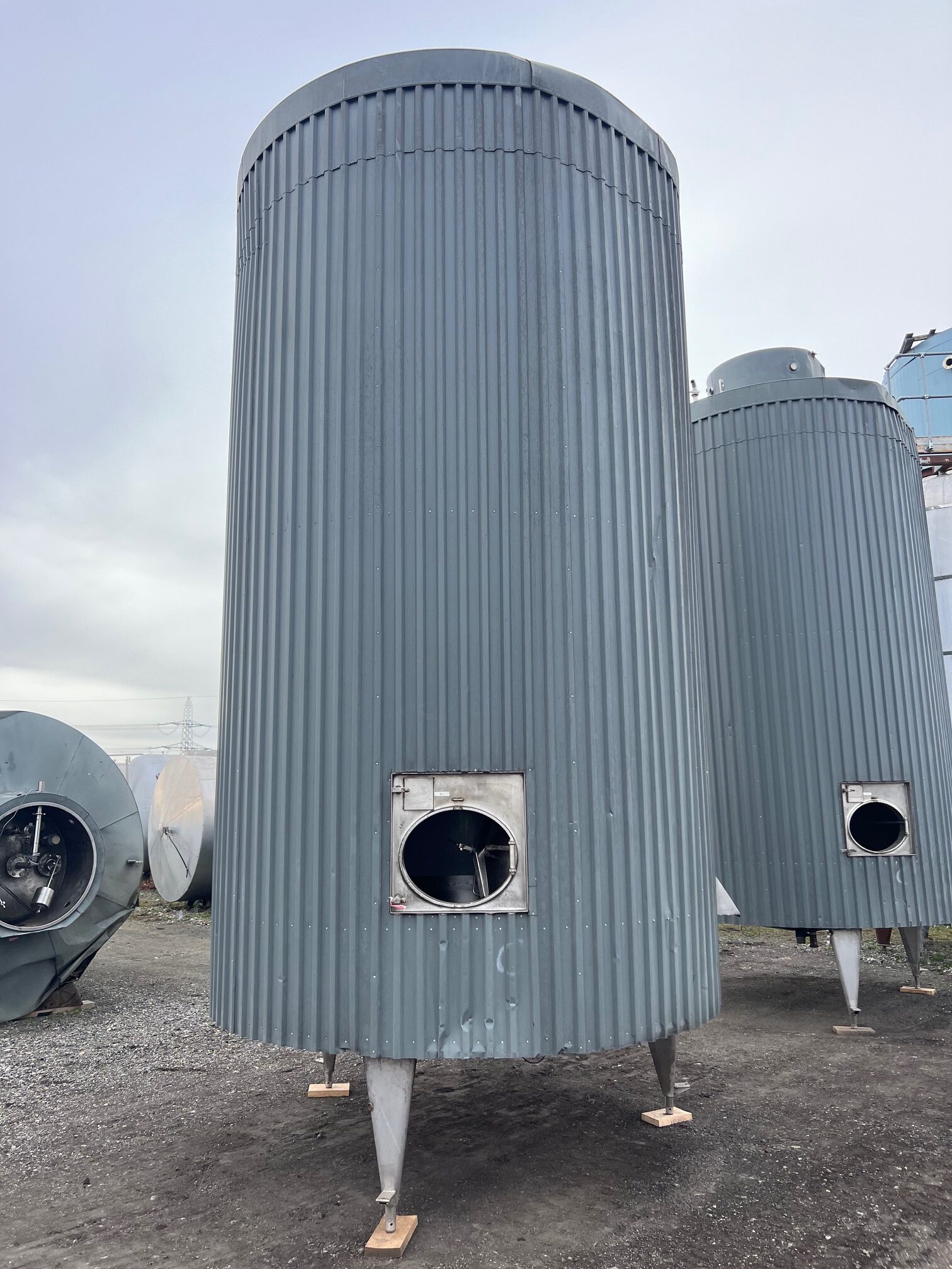 Used 23800 Litre / 5236 Gallon Capacity, Vertical Stainless Steel ...