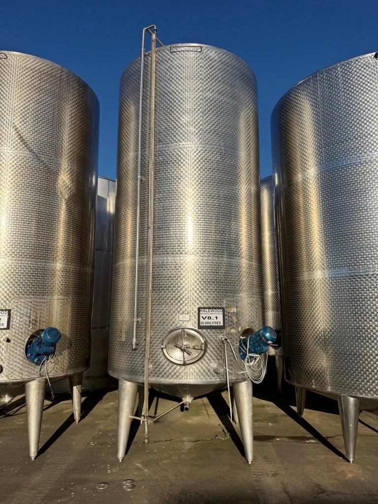 Used 20000 litre / 4400 Gallons Vertical Stainless Steel Mix Vessel ...
