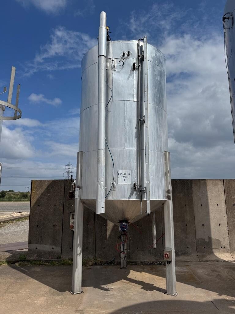 Used 9000 Litre / 1980 Gallons Gross / Vertical / Stainless Steel ...