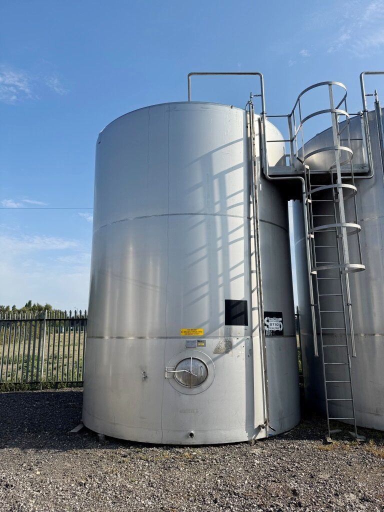 Used 74000 Litre / 16281 Gallons Vertical Stainless Steel / Internal ...
